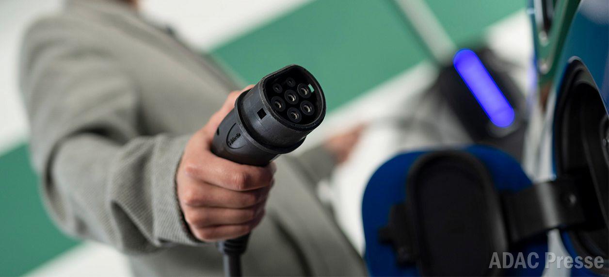 ADAC: E-Ladesäulen in privaten Tiefgaragen - MeinAuto.de