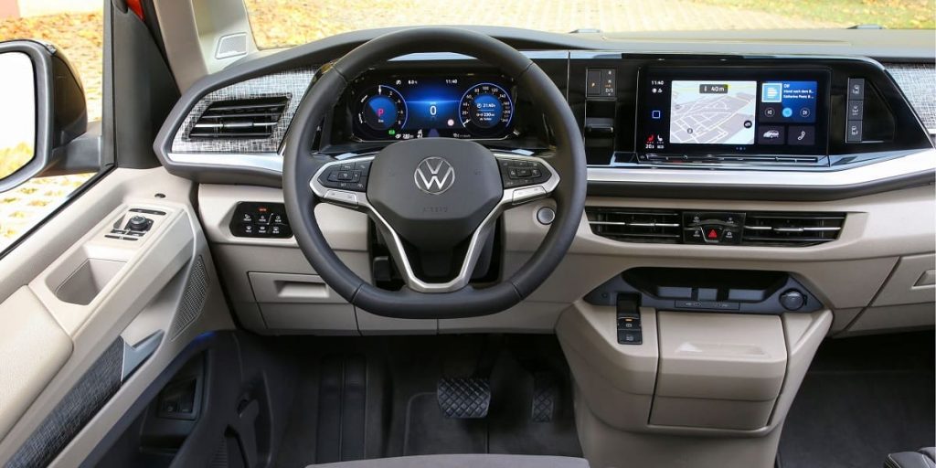 VW Multivan T7 eHybrid im Test: Glückt das Multivan-Debüt als Plug-in ...