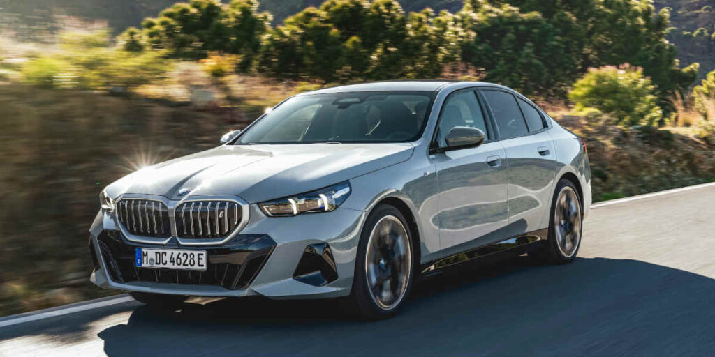 BMW 5er Limousine: Als BMW i5 erstmals elektrisch unterwegs - MeinAuto.de