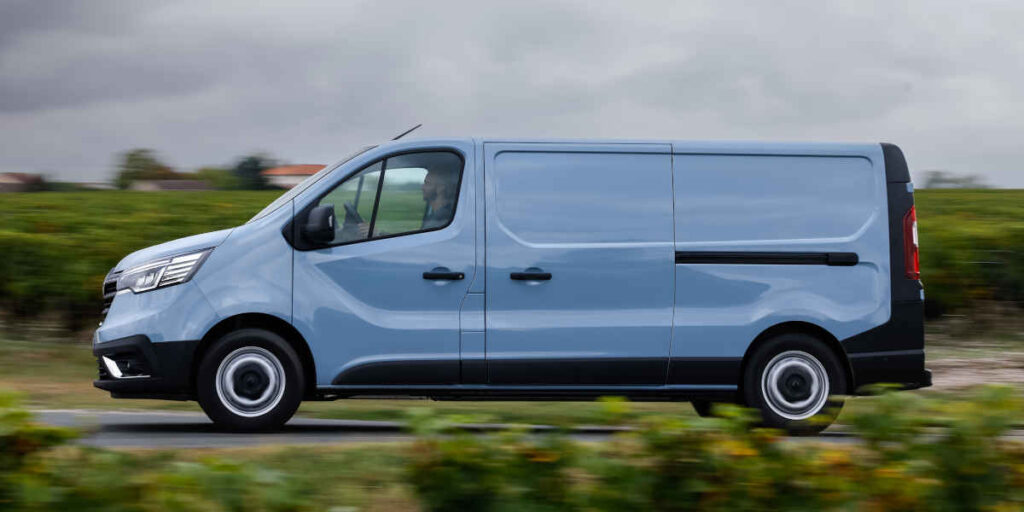 Renault Trafic E-Tech Electric: E-Transporter startet im Herbst mit ...