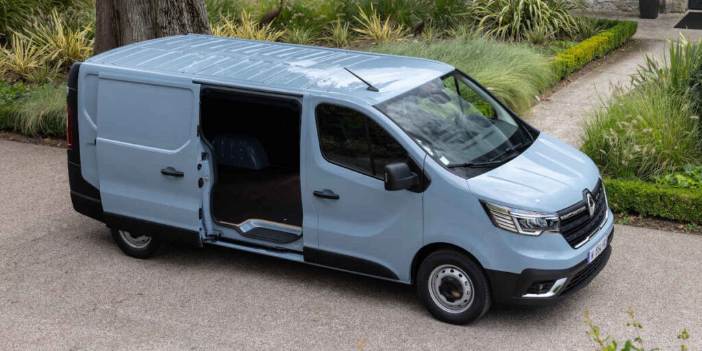 Renault Trafic E-Tech Electric: E-Transporter startet im Herbst mit ...